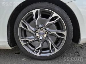 White Volvo V40 2016 in Jekabpils, with an engine capacity of 2.00 L and mileage of 251 thousand km for 11700 €, photo 21 on AUTOMOTO.COM.LV