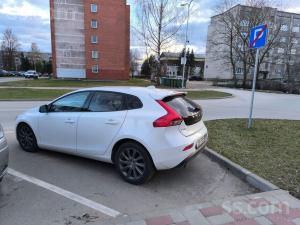 White Volvo V40 2016 in Jekabpils, with an engine capacity of 2.00 L and mileage of 251 thousand km for 11700 €, photo 22 on AUTOMOTO.COM.LV