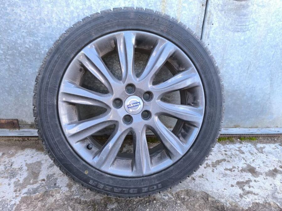 White Volvo V40 2016 in Jekabpils, with an engine capacity of 2.00 L and mileage of 251 thousand km for 11700 €, photo 23 on AUTOMOTO.COM.LV