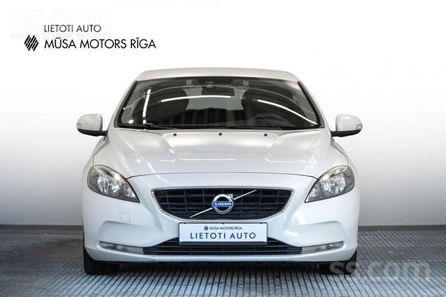 Balts Volvo V40 2016 Rīga, ar dzinēja tilpumu 2.00 L un nobraukumu 249 tūkst. km par 5900 €, foto 4 vietnē AUTOMOTO.COM.LV