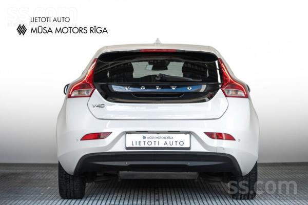 Balts Volvo V40 2016 Rīga, ar dzinēja tilpumu 2.00 L un nobraukumu 249 tūkst. km par 5900 €, foto 5 vietnē AUTOMOTO.COM.LV