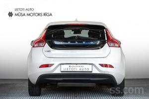 Balts Volvo V40 2016 Rīga, ar dzinēja tilpumu 2.00 L un nobraukumu 249 tūkst. km par 5900 €, foto 5 vietnē AUTOMOTO.COM.LV