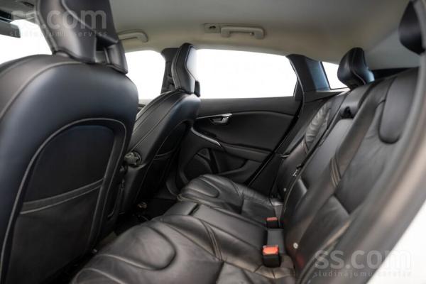 Balts Volvo V40 2016 Rīga, ar dzinēja tilpumu 2.00 L un nobraukumu 249 tūkst. km par 5900 €, foto 9 vietnē AUTOMOTO.COM.LV
