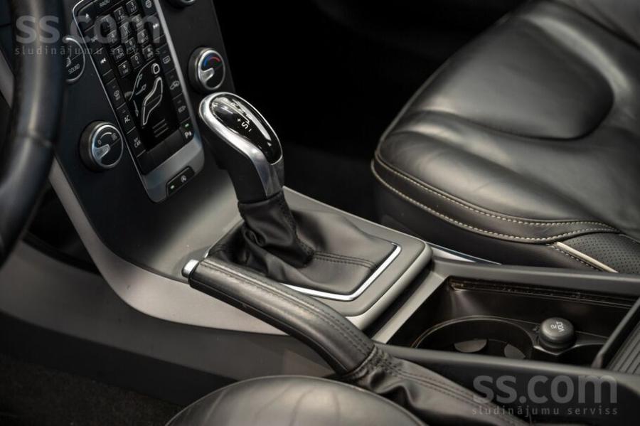 Balts Volvo V40 2016 Rīga, ar dzinēja tilpumu 2.00 L un nobraukumu 249 tūkst. km par 5900 €, foto 14 vietnē AUTOMOTO.COM.LV