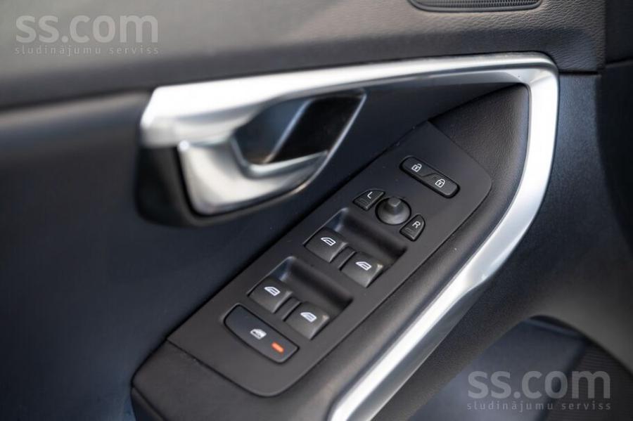 Balts Volvo V40 2016 Rīga, ar dzinēja tilpumu 2.00 L un nobraukumu 249 tūkst. km par 5900 €, foto 16 vietnē AUTOMOTO.COM.LV