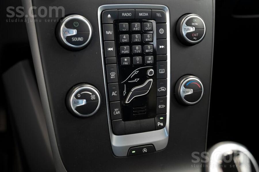 Balts Volvo V40 2016 Rīga, ar dzinēja tilpumu 2.00 L un nobraukumu 249 tūkst. km par 5900 €, foto 17 vietnē AUTOMOTO.COM.LV