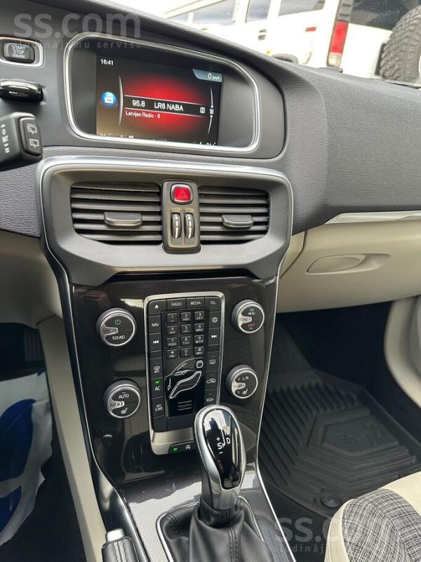 Balts Volvo V40 2017 Rīga, ar dzinēja tilpumu 2.00 L un nobraukumu 270 tūkst. km par 8500 €, foto 11 vietnē AUTOMOTO.COM.LV