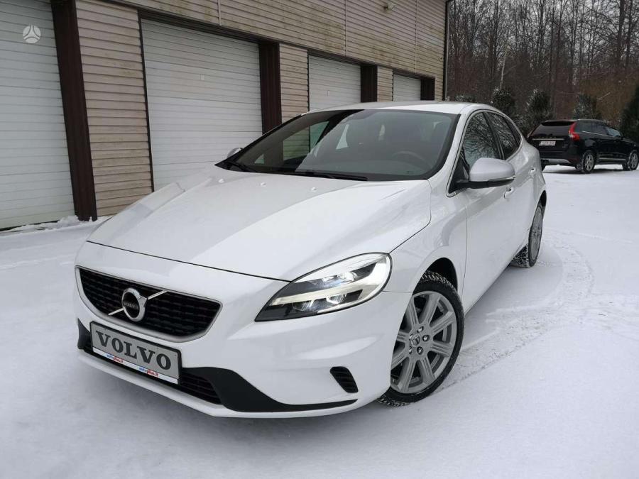 White Volvo V40 2017 in Siauliai, with an engine capacity of 1.97 L and mileage of 185 thousand km for 7950 €, photo 1 on AUTOMOTO.COM.LV