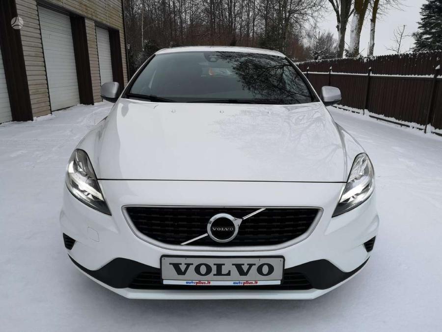 White Volvo V40 2017 in Siauliai, with an engine capacity of 1.97 L and mileage of 185 thousand km for 7950 €, photo 2 on AUTOMOTO.COM.LV