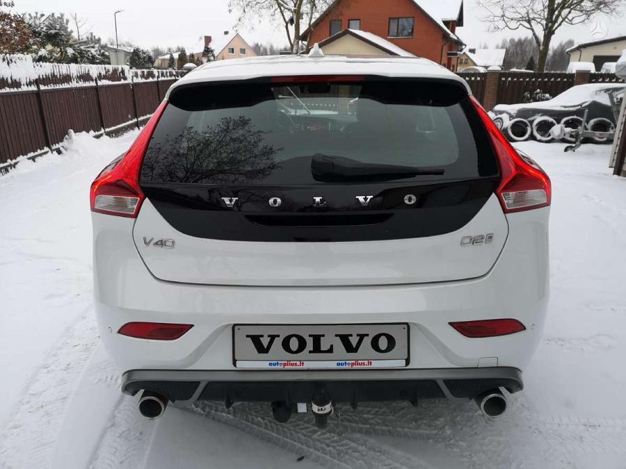 White Volvo V40 2017 in Siauliai, with an engine capacity of 1.97 L and mileage of 185 thousand km for 7950 €, photo 5 on AUTOMOTO.COM.LV