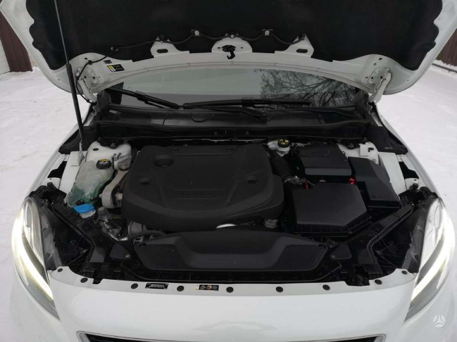 White Volvo V40 2017 in Siauliai, with an engine capacity of 1.97 L and mileage of 185 thousand km for 7950 €, photo 24 on AUTOMOTO.COM.LV