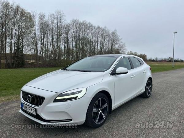 White Volvo V40 2017 in Polva, with an engine capacity of 2.00 L and mileage of 244 thousand km for 10500 €, photo 1 on AUTOMOTO.COM.LV