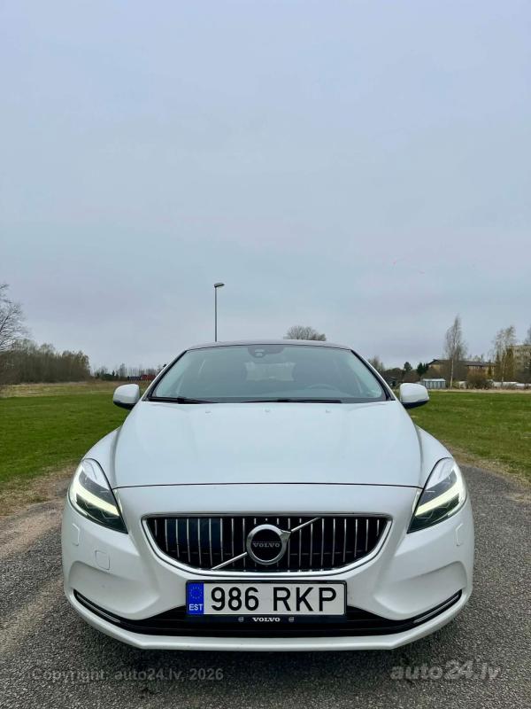 Balts Volvo V40 2017 Pelva, ar dzinēja tilpumu 2.00 L un nobraukumu 244 tūkst. km par 10500 €, foto 2 vietnē AUTOMOTO.COM.LV