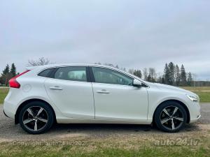 Balts Volvo V40 2017 Pelva, ar dzinēja tilpumu 2.00 L un nobraukumu 244 tūkst. km par 10500 €, foto 4 vietnē AUTOMOTO.COM.LV