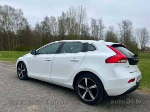 Balts Volvo V40 2017 Pelva, ar dzinēja tilpumu 2.00 L un nobraukumu 244 tūkst. km par 10500 €, foto 5 vietnē AUTOMOTO.COM.LV