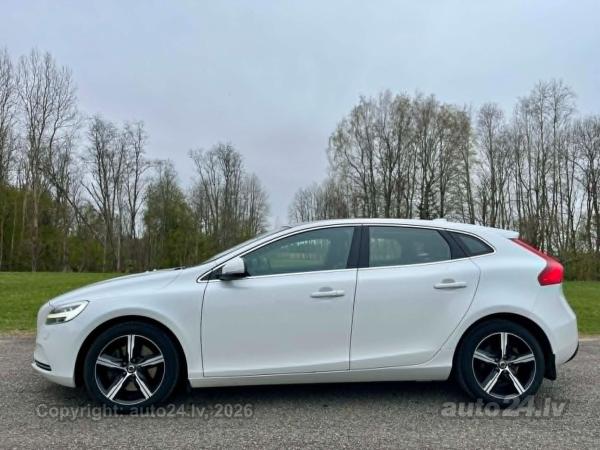 Balts Volvo V40 2017 Pelva, ar dzinēja tilpumu 2.00 L un nobraukumu 244 tūkst. km par 10500 €, foto 5 vietnē AUTOMOTO.COM.LV