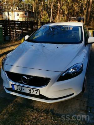 White Volvo V40 2017 in Riga, with an engine capacity of 2.00 L and mileage of 129 thousand km for 9500 €, photo  on AUTOMOTO.COM.LV