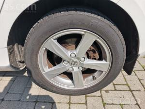 White Volvo V40 2017 in Riga, with an engine capacity of 2.00 L and mileage of 129 thousand km for 9500 €, photo 6 on AUTOMOTO.COM.LV