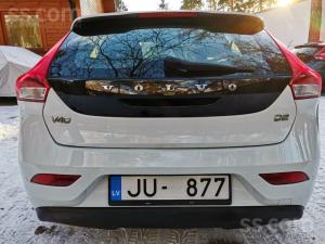 White Volvo V40 2017 in Riga, with an engine capacity of 2.00 L and mileage of 129 thousand km for 9500 €, photo 12 on AUTOMOTO.COM.LV