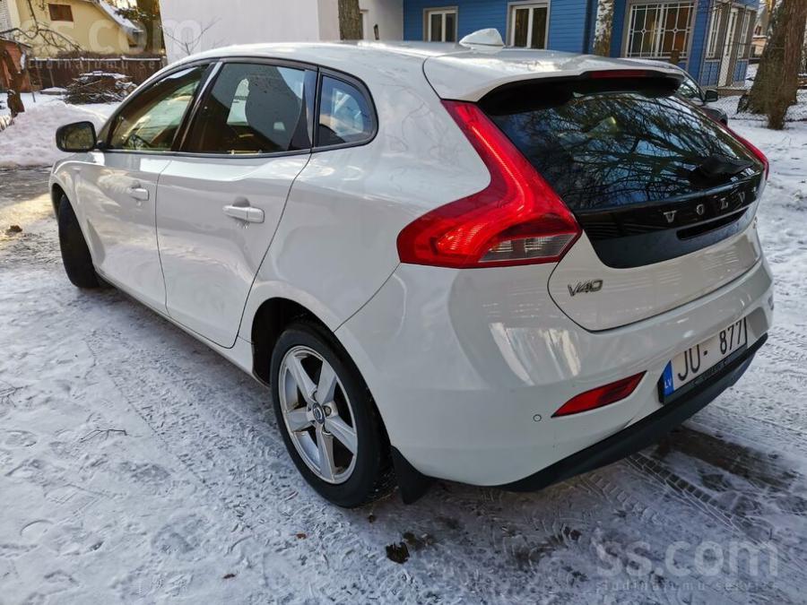White Volvo V40 2017 in Riga, with an engine capacity of 2.00 L and mileage of 129 thousand km for 9500 €, photo 13 on AUTOMOTO.COM.LV