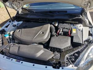 White Volvo V40 2017 in Riga, with an engine capacity of 2.00 L and mileage of 129 thousand km for 9500 €, photo 18 on AUTOMOTO.COM.LV