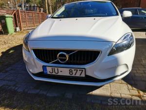White Volvo V40 2017 in Riga, with an engine capacity of 2.00 L and mileage of 129 thousand km for 9500 €, photo 20 on AUTOMOTO.COM.LV