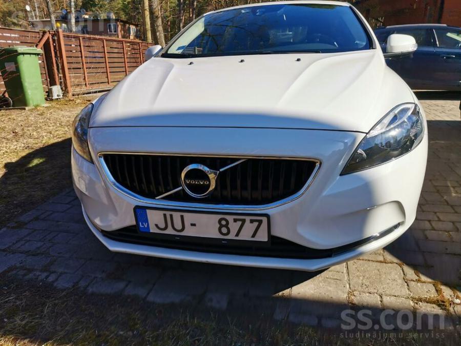 White Volvo V40 2017 in Riga, with an engine capacity of 2.00 L and mileage of 129 thousand km for 9500 €, photo 20 on AUTOMOTO.COM.LV