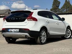 Balts Volvo V40 2017 Tukums, ar dzinēja tilpumu 2.00 L un nobraukumu 320 tūkst. km par 7000 €, foto 4 vietnē AUTOMOTO.COM.LV