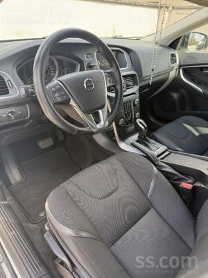 Balts Volvo V40 2017 Tukums, ar dzinēja tilpumu 2.00 L un nobraukumu 320 tūkst. km par 7000 €, foto 8 vietnē AUTOMOTO.COM.LV