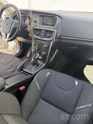 Balts Volvo V40 2017 Tukums, ar dzinēja tilpumu 2.00 L un nobraukumu 320 tūkst. km par 7000 €, foto 9 vietnē AUTOMOTO.COM.LV