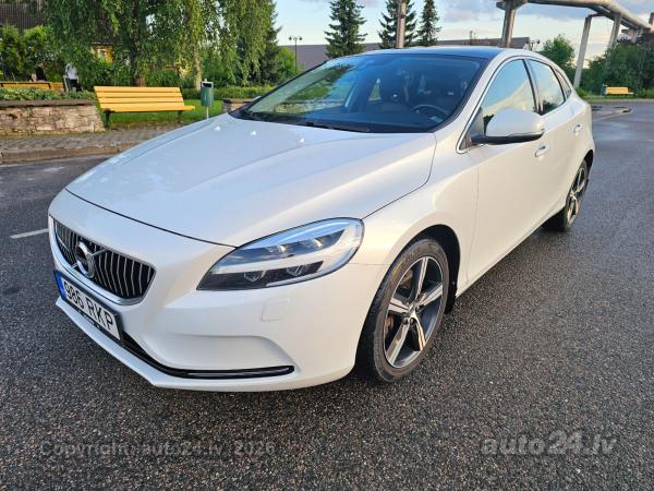 Balts Volvo V40 2017 Paide, ar dzinēja tilpumu 2.00 L un nobraukumu 247 tūkst. km par 9350 €, foto 1 vietnē AUTOMOTO.COM.LV
