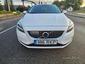 White Volvo V40 2017 in Paide, with an engine capacity of 2.00 L and mileage of 247 thousand km for 9350 €, photo 3 on AUTOMOTO.COM.LV