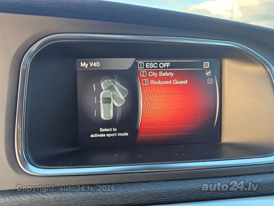 White Volvo V40 2017 in Paide, with an engine capacity of 2.00 L and mileage of 247 thousand km for 9350 €, photo 14 on AUTOMOTO.COM.LV