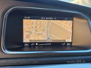 White Volvo V40 2017 in Paide, with an engine capacity of 2.00 L and mileage of 247 thousand km for 9350 €, photo 15 on AUTOMOTO.COM.LV
