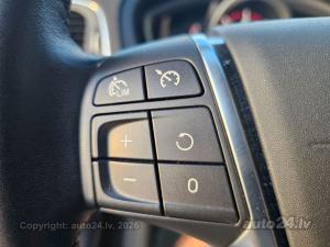 White Volvo V40 2017 in Paide, with an engine capacity of 2.00 L and mileage of 247 thousand km for 9350 €, photo 20 on AUTOMOTO.COM.LV