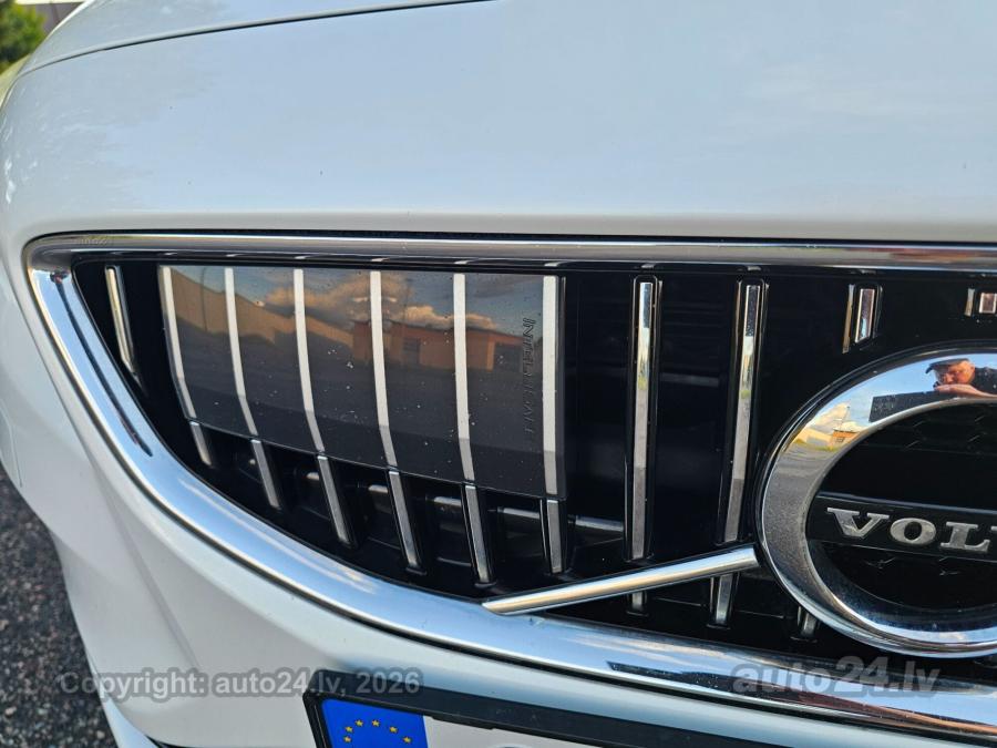 White Volvo V40 2017 in Paide, with an engine capacity of 2.00 L and mileage of 247 thousand km for 9350 €, photo 21 on AUTOMOTO.COM.LV