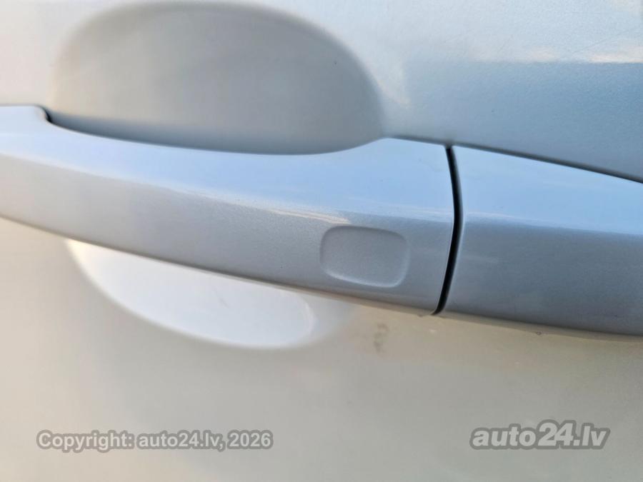 White Volvo V40 2017 in Paide, with an engine capacity of 2.00 L and mileage of 247 thousand km for 9350 €, photo 22 on AUTOMOTO.COM.LV