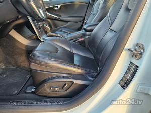 White Volvo V40 2017 in Paide, with an engine capacity of 2.00 L and mileage of 247 thousand km for 9350 €, photo 24 on AUTOMOTO.COM.LV