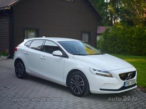 White Volvo V40 2017 in Tallinn, with an engine capacity of 2.00 L and mileage of 192 thousand km for 10600 €, photo  on AUTOMOTO.COM.LV