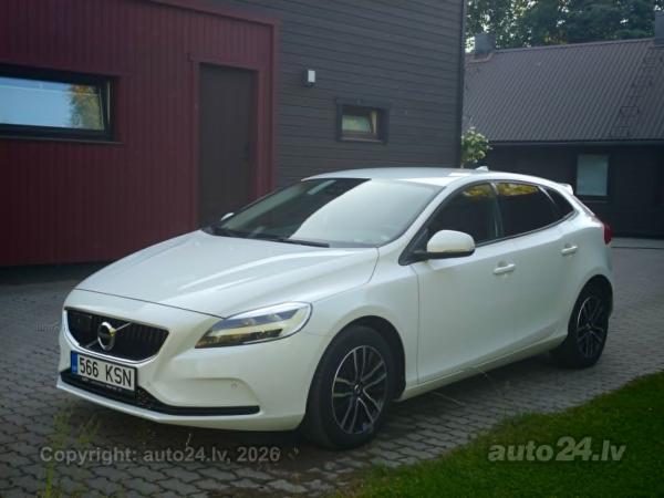 White Volvo V40 2017 in Tallinn, with an engine capacity of 2.00 L and mileage of 192 thousand km for 10600 €, photo 2 on AUTOMOTO.COM.LV