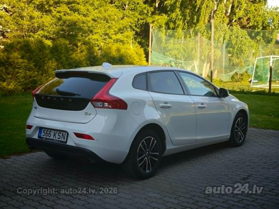 Balts Volvo V40 2017 Tallina, ar dzinēja tilpumu 2.00 L un nobraukumu 192 tūkst. km par 10600 €, foto 4 vietnē AUTOMOTO.COM.LV