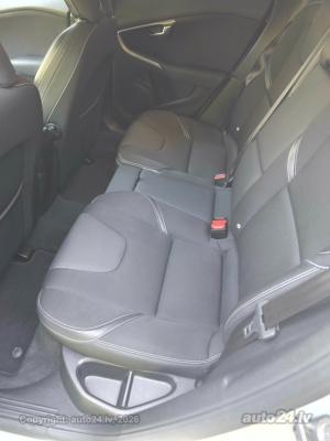 Balts Volvo V40 2017 Tallina, ar dzinēja tilpumu 2.00 L un nobraukumu 192 tūkst. km par 10600 €, foto 8 vietnē AUTOMOTO.COM.LV