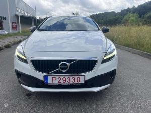White Volvo V40 2017 in Vilnius, with an engine capacity of 1.97 L and mileage of 290 thousand km for 9950 €, photo 3 on AUTOMOTO.COM.LV