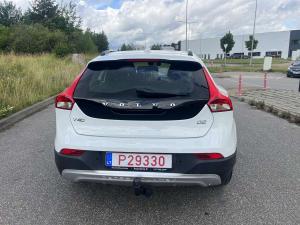 White Volvo V40 2017 in Vilnius, with an engine capacity of 1.97 L and mileage of 290 thousand km for 9950 €, photo 7 on AUTOMOTO.COM.LV