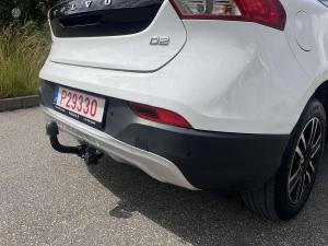 White Volvo V40 2017 in Vilnius, with an engine capacity of 1.97 L and mileage of 290 thousand km for 9950 €, photo 16 on AUTOMOTO.COM.LV