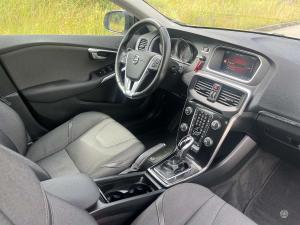 White Volvo V40 2017 in Vilnius, with an engine capacity of 1.97 L and mileage of 290 thousand km for 9950 €, photo 19 on AUTOMOTO.COM.LV