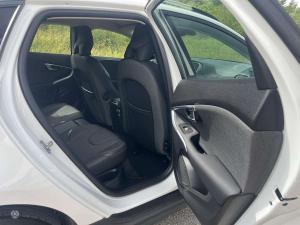 White Volvo V40 2017 in Vilnius, with an engine capacity of 1.97 L and mileage of 290 thousand km for 9950 €, photo 20 on AUTOMOTO.COM.LV