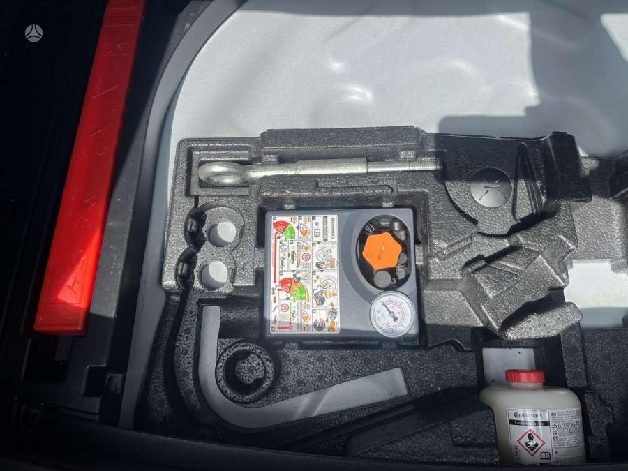 White Volvo V40 2017 in Vilnius, with an engine capacity of 1.97 L and mileage of 290 thousand km for 9950 €, photo 24 on AUTOMOTO.COM.LV
