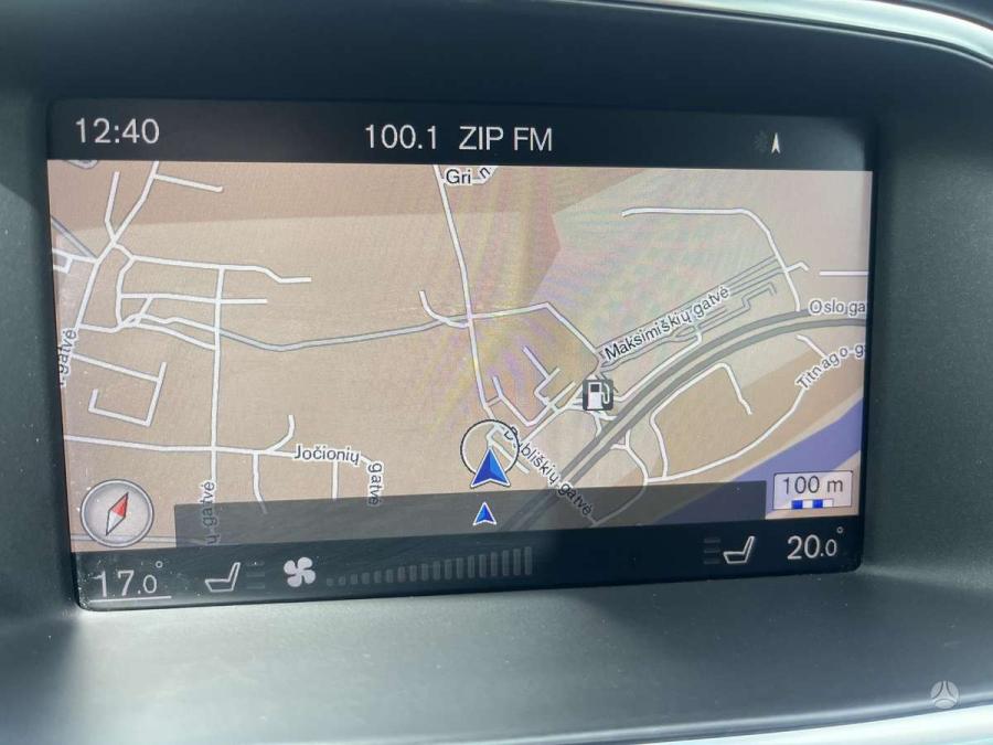 White Volvo V40 2017 in Vilnius, with an engine capacity of 1.97 L and mileage of 290 thousand km for 9950 €, photo 32 on AUTOMOTO.COM.LV