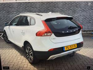 White Volvo V40 2017 in Vilnius, with an engine capacity of 1.97 L and mileage of 290 thousand km for 9950 €, photo 44 on AUTOMOTO.COM.LV